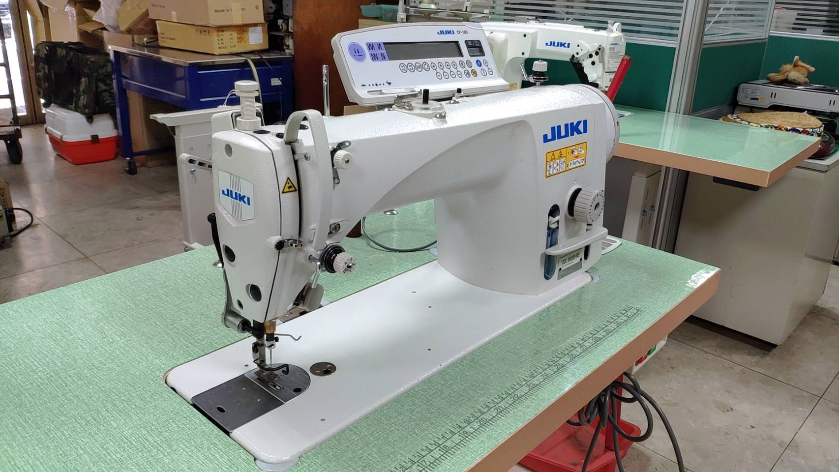 DDL-9000B 單針自動切線平車微油式直驅式電腦平縫機(展示機) - 正義針車企業有限公司